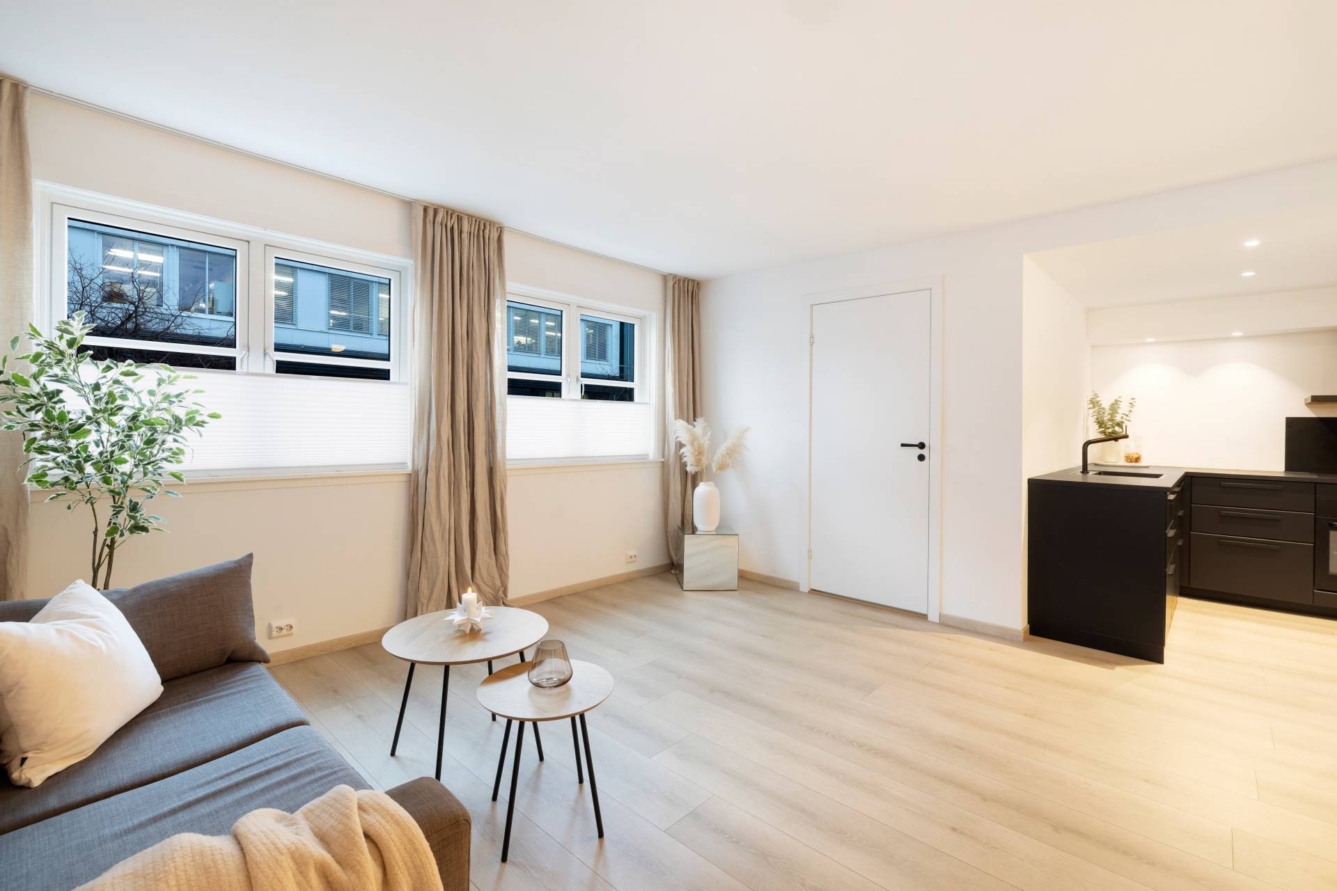 Pen og arealeffektiv 3-roms leilighet sentralt i sentrum. Gjennomgående ...